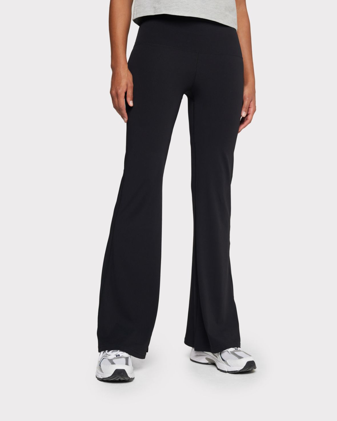 Soft + Stretch High-Rise Flared Leggings – Chelsea Peers