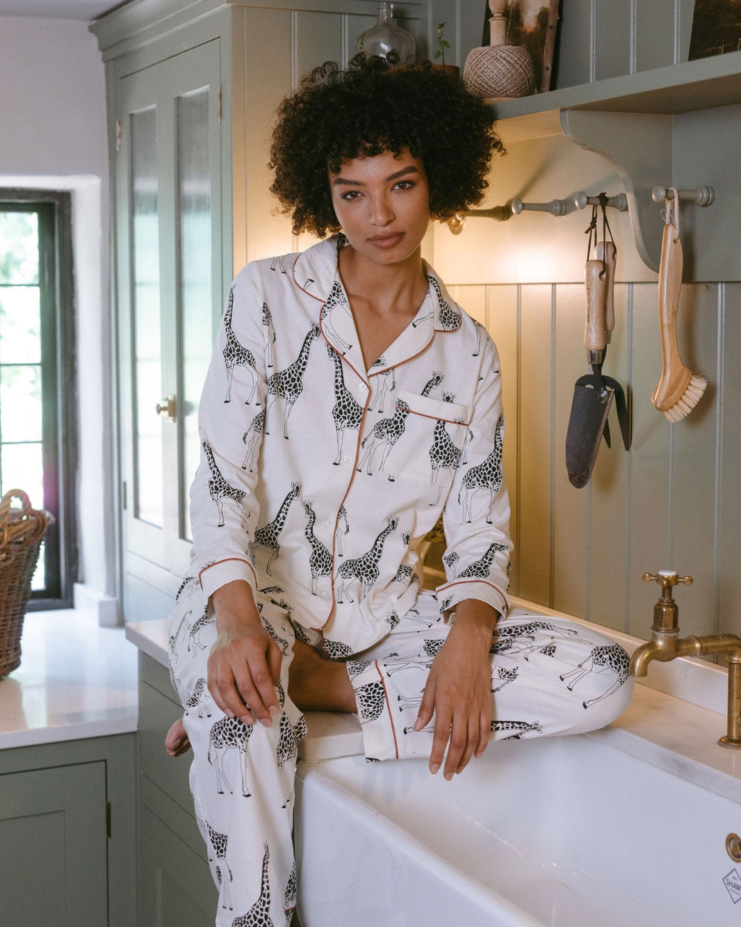 Organic Cotton Giraffe Print Short Pyjama Set - Navy – Chelsea Peers